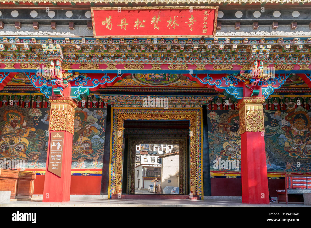 Songzanlin Tibetan Buddhist monastery, Shangri-la, Yunnan Province ...