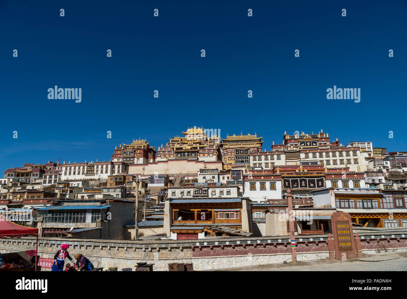 Songzanlin Tibetan Buddhist monastery, Shangri-la, Yunnan Province ...