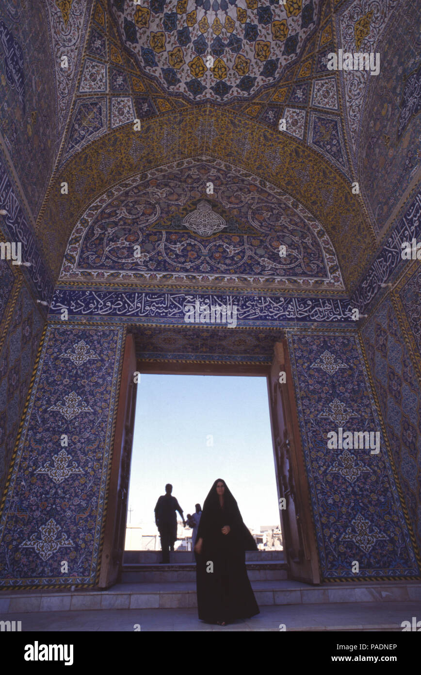The entrance to the Shi'a Islamic Shrine in Karbala Stock Photo - Alamy