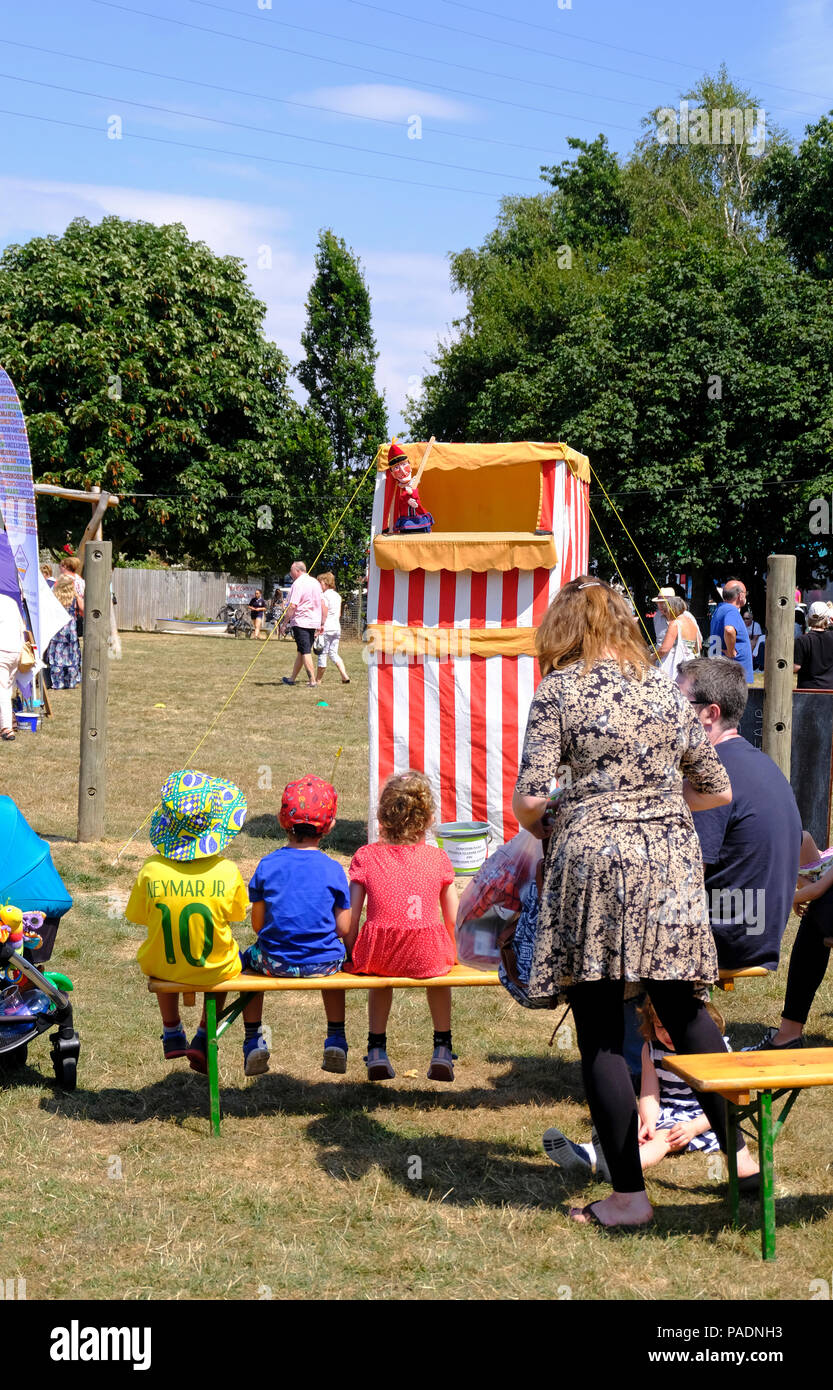 Punch judy show booth puppet hi-res stock photography and images - Alamy