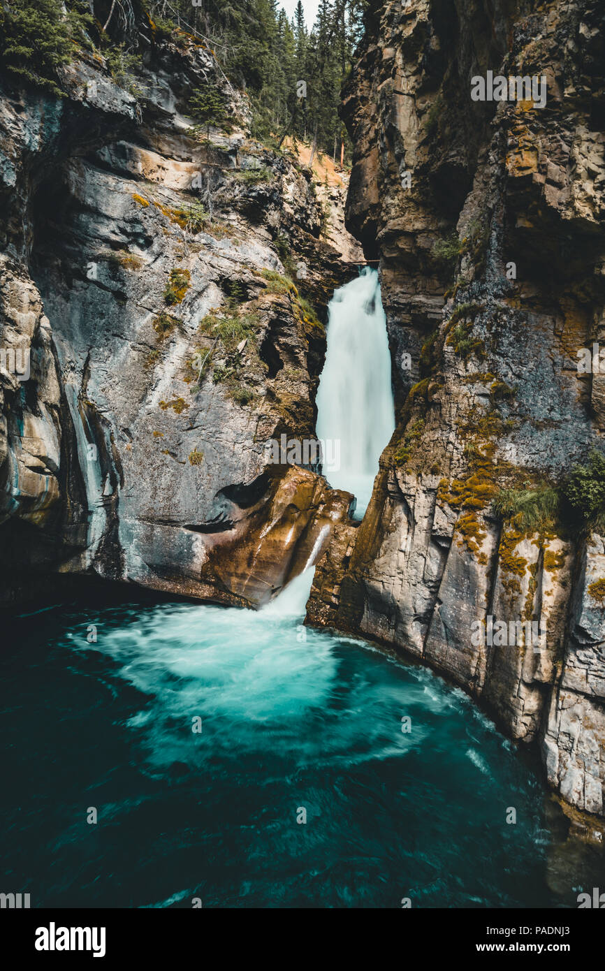Upper falls Johnston Canyon Waterfall, Banff Nationalpark Canada ...