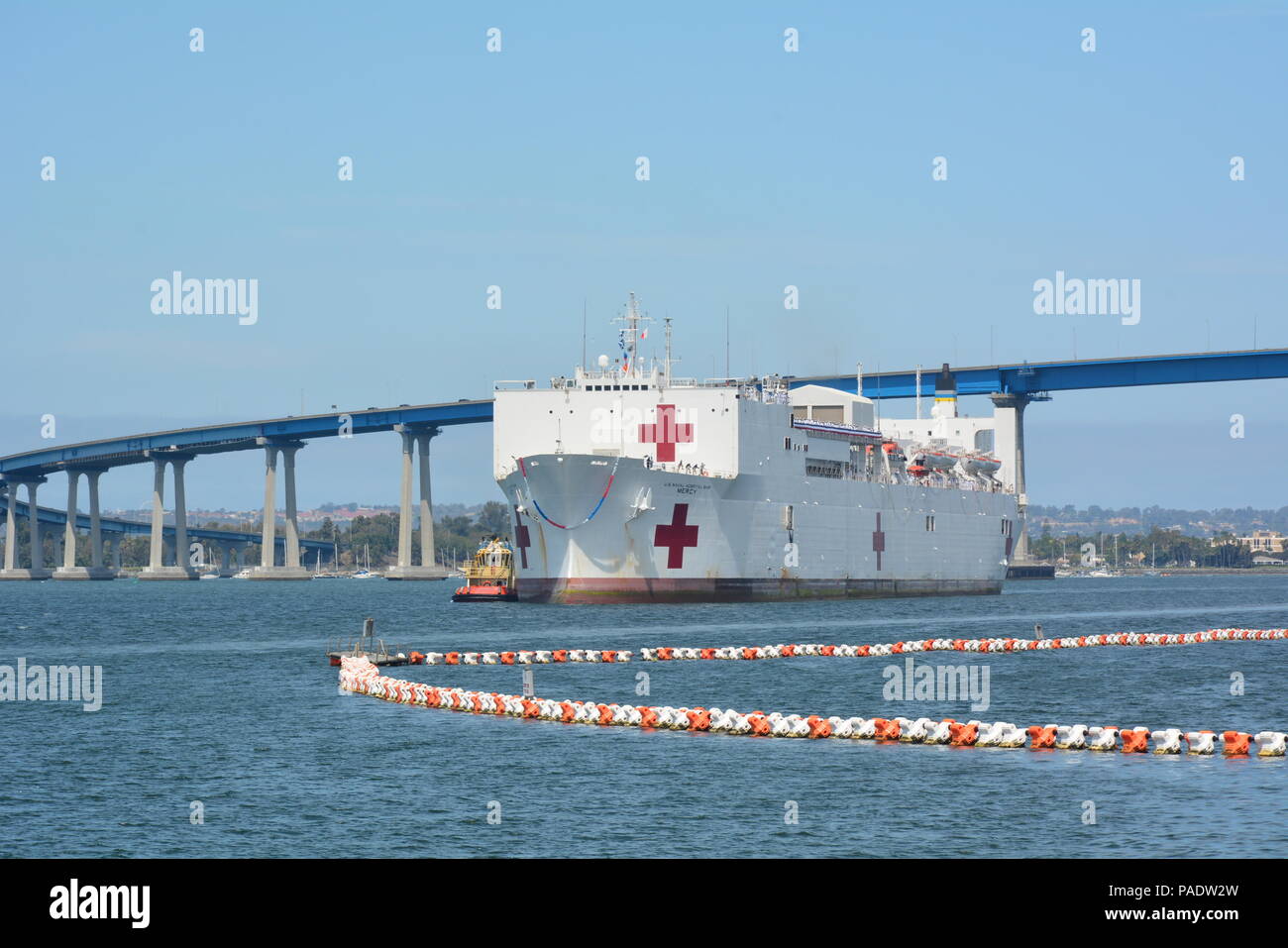 Military Sealift Command hospital ship USNS Mercy (T-AH 19) arrives at ...