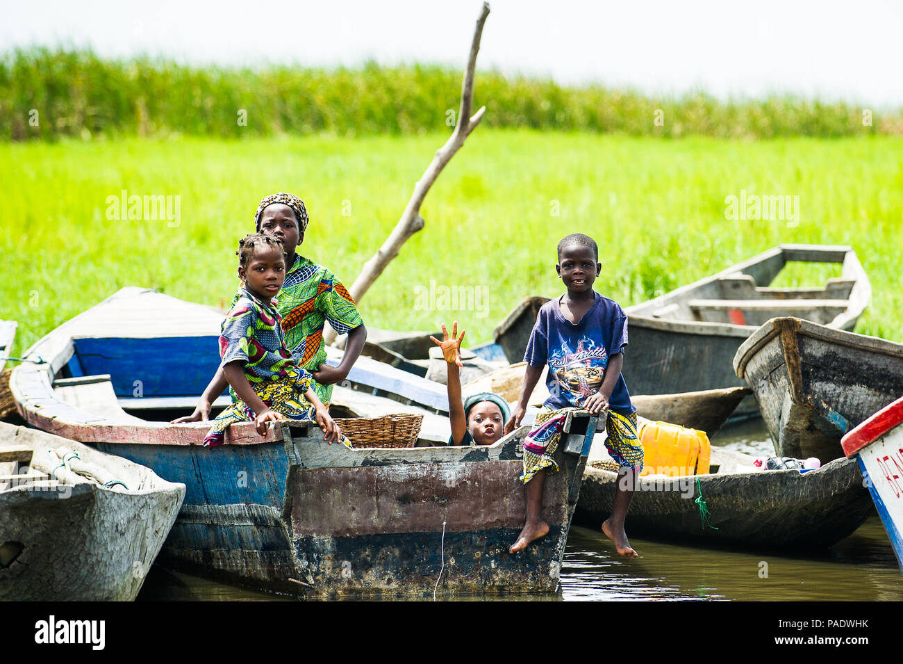 Benin food boat hi-res stock photography and images - Alamy