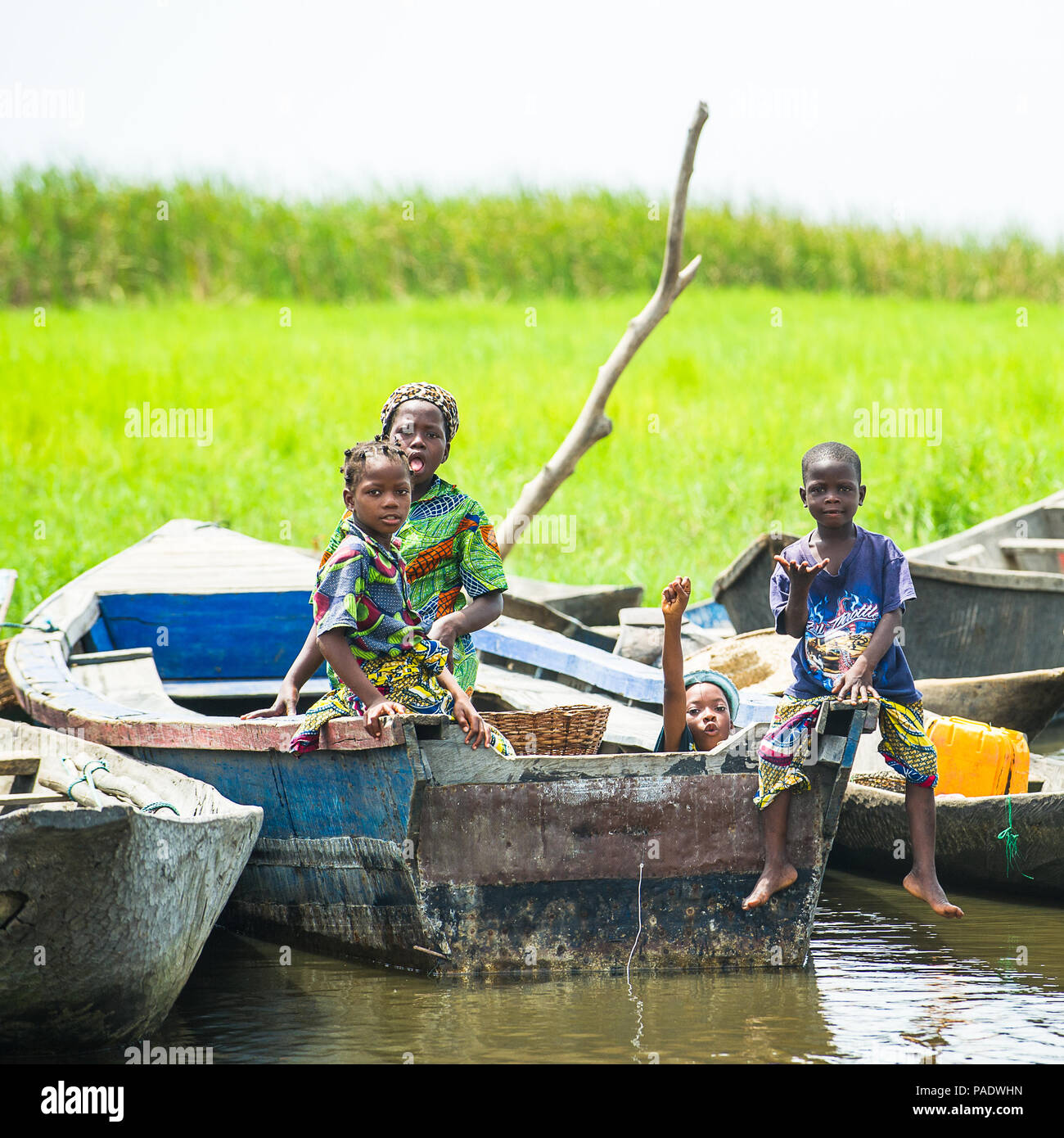 Benin food boat hi-res stock photography and images - Alamy