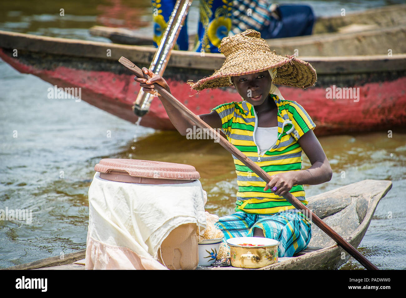 Benin food boat hi-res stock photography and images - Alamy
