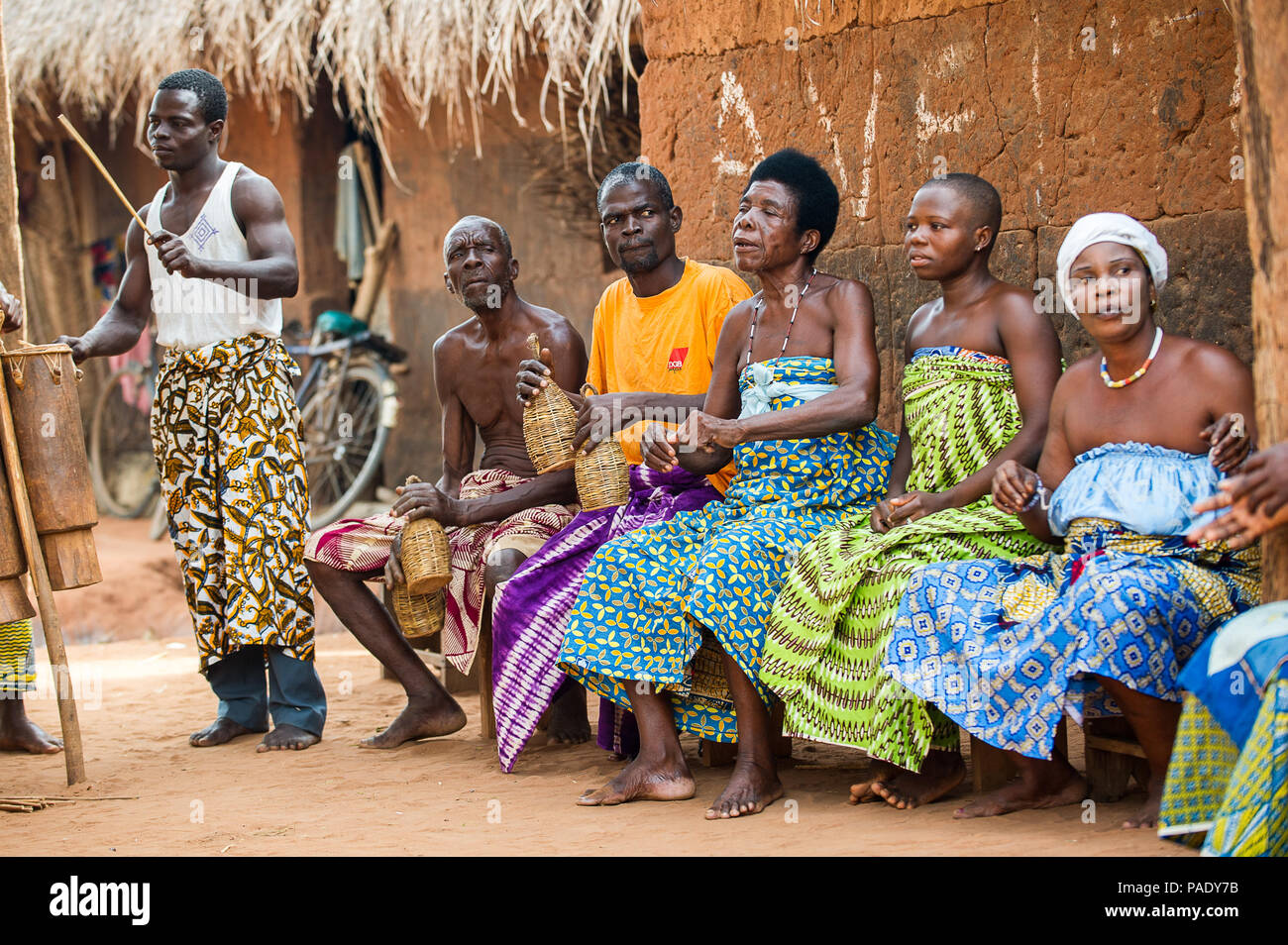 Nigerian women dance hi-res stock photography and images - Alamy