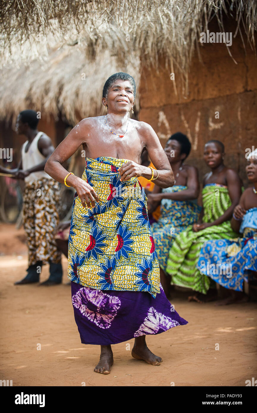 Nigeria national costume hi-res stock photography and images - Alamy