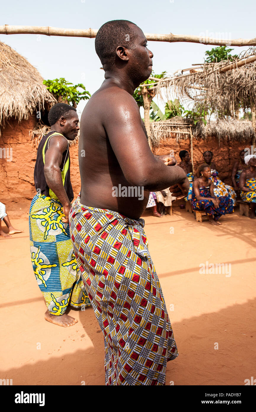 Nigerian man in traditional costume hi-res stock photography and images ...