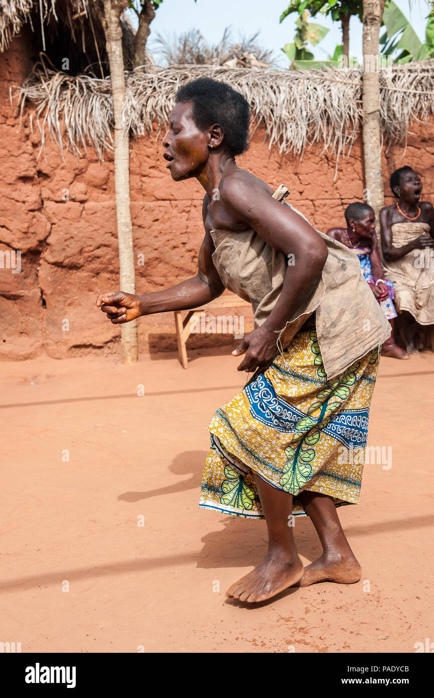 Nigerian people in tribal dress hi-res stock photography and images - Alamy