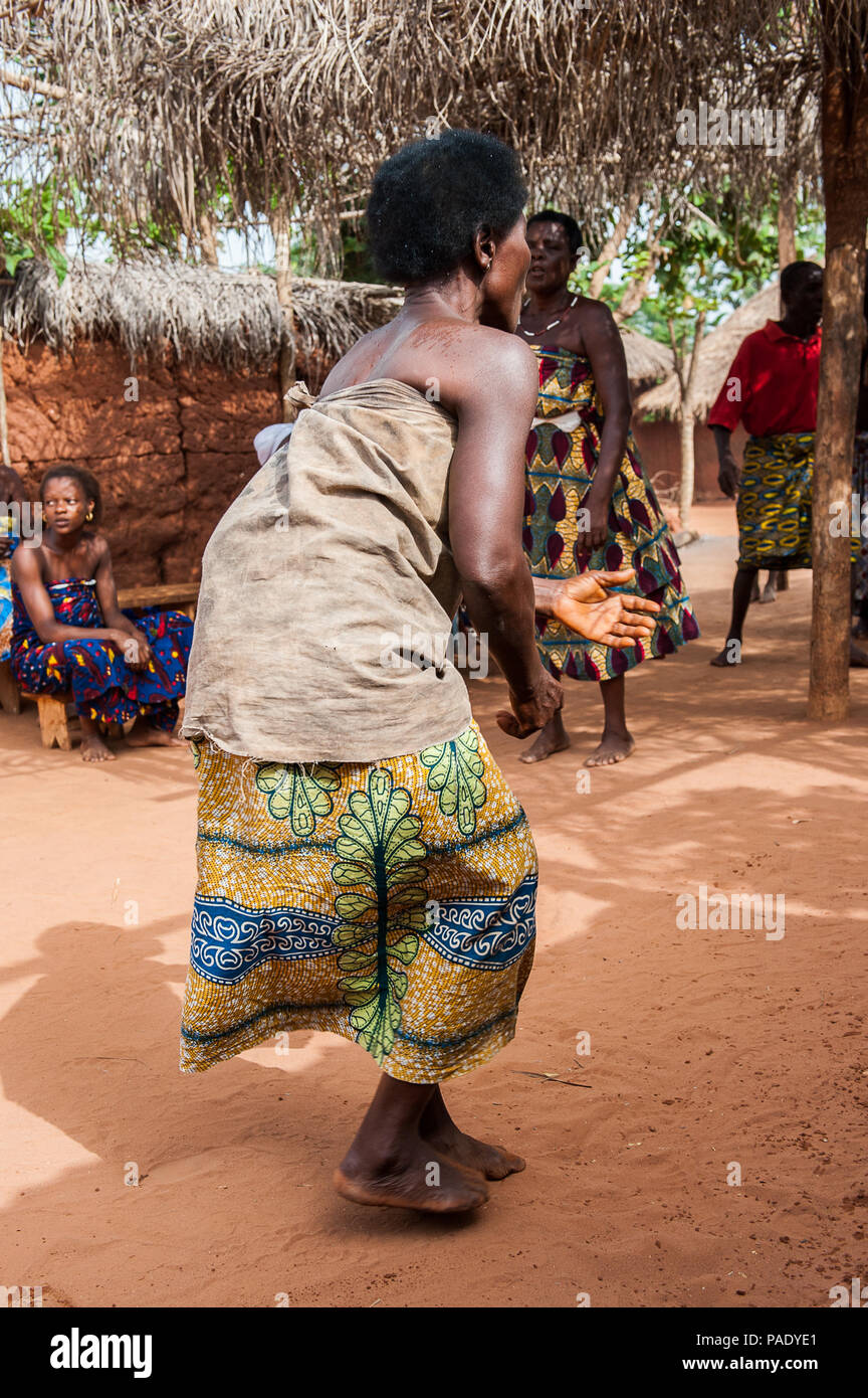 Nigerian people in tribal dress hi-res stock photography and images - Alamy