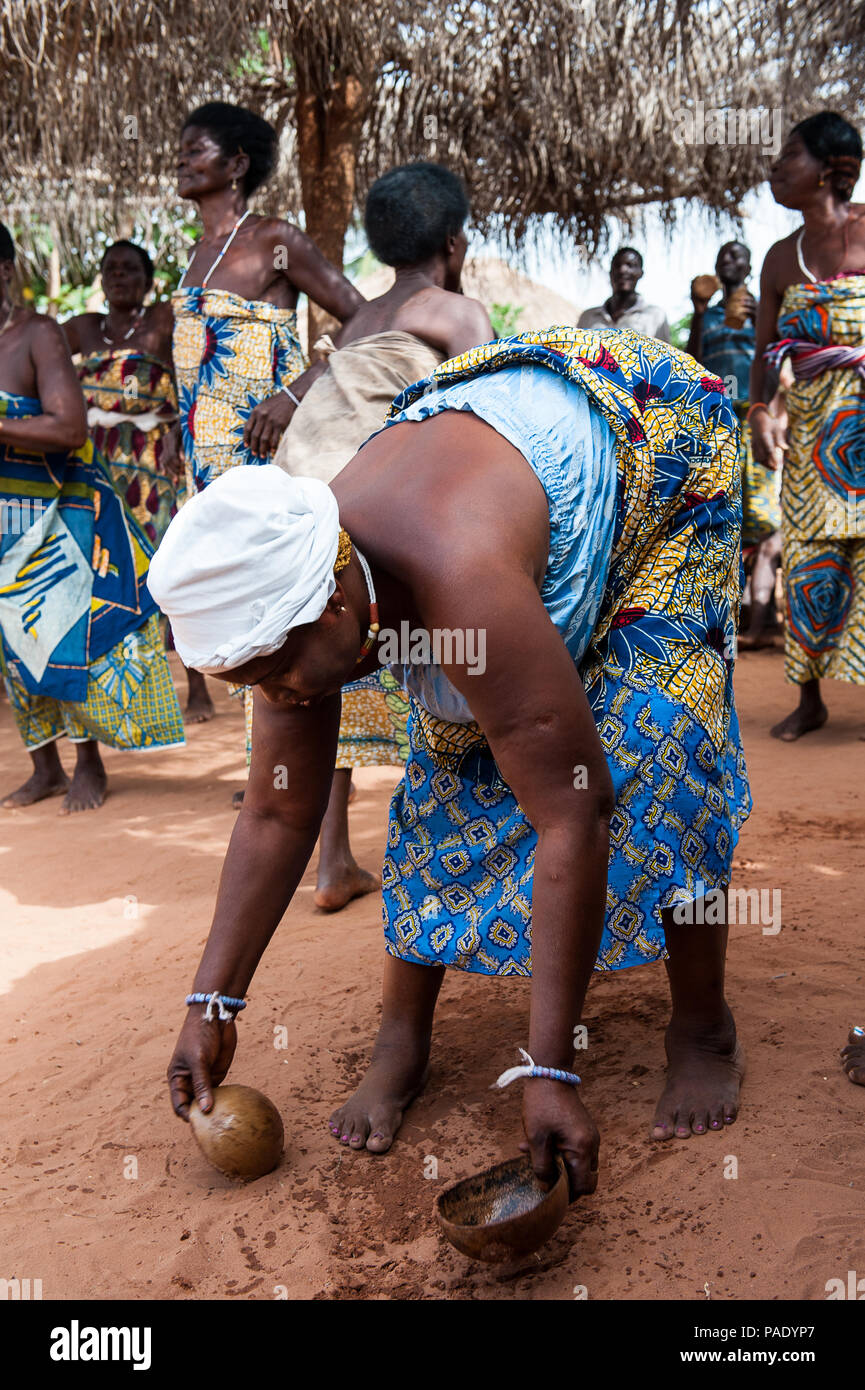 Nigerian people in tribal dress hi-res stock photography and images - Alamy