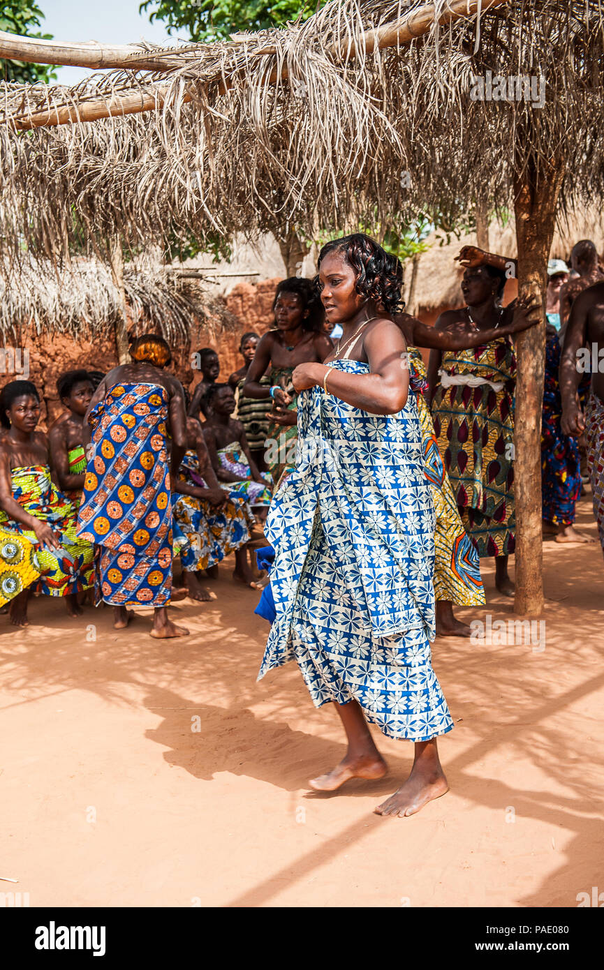 Traditional dances in zambia hi-res stock photography and images - Alamy
