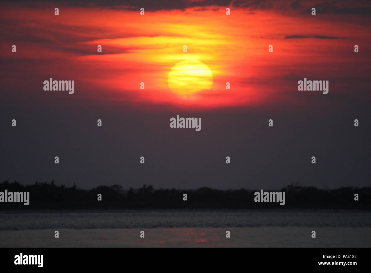 Sunset over Barnegat Bay, Barnegat Light, Long Beach Island (LBI), New ...