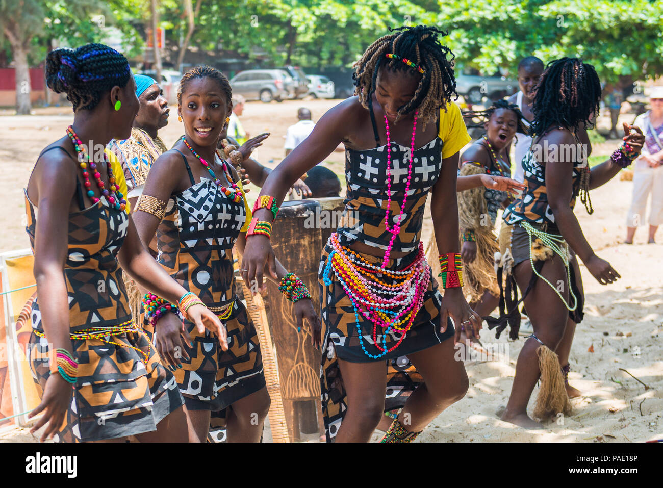 Angolan women hi-res stock photography and images - Alamy