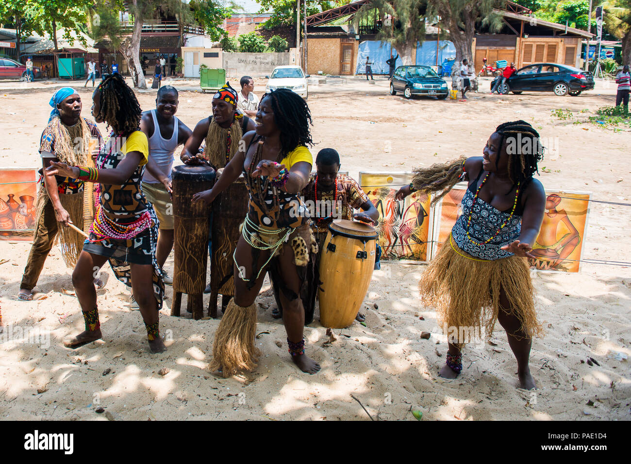 Angolan dance hi-res stock photography and images - Alamy