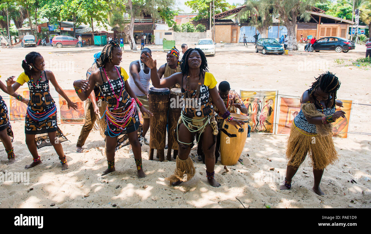 Angola angolan poor poverty hi-res stock photography and images - Alamy