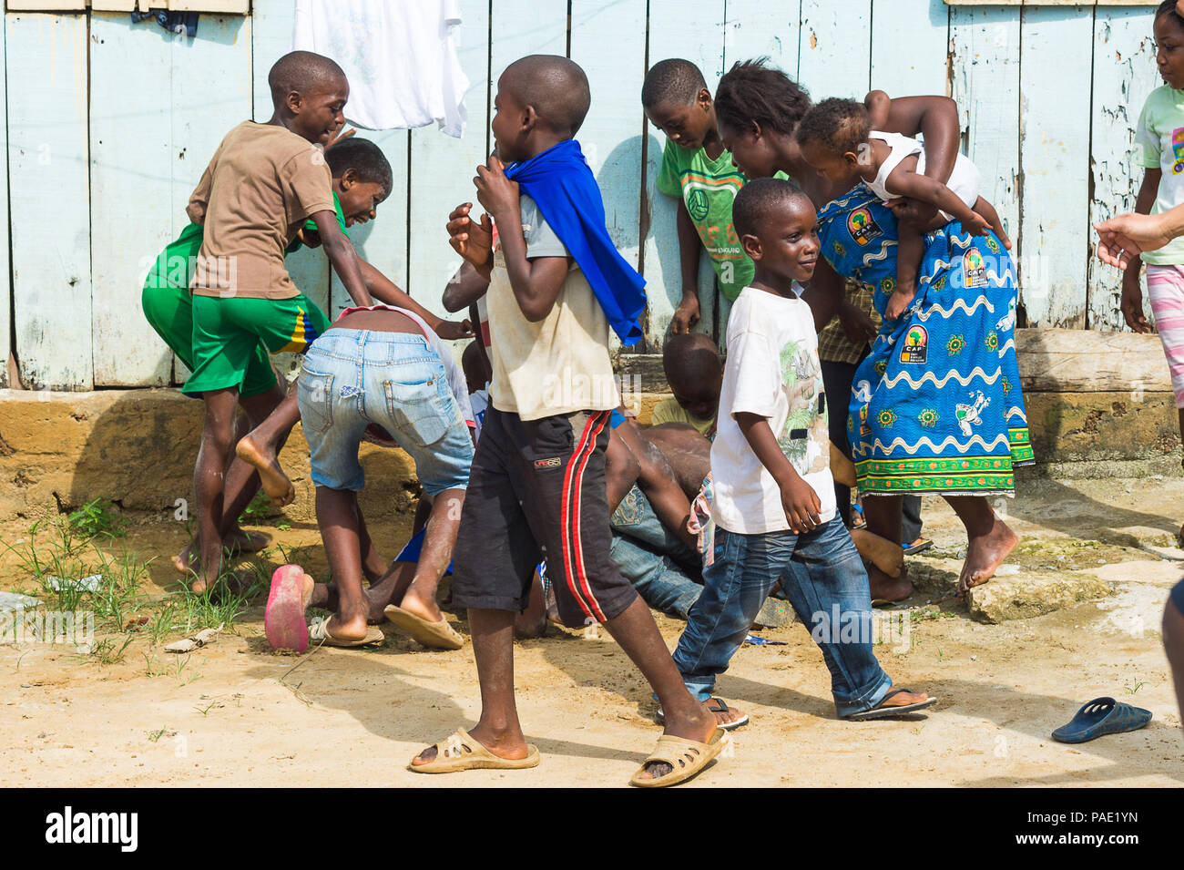 Group portrait aboriginal children hi-res stock photography and images ...