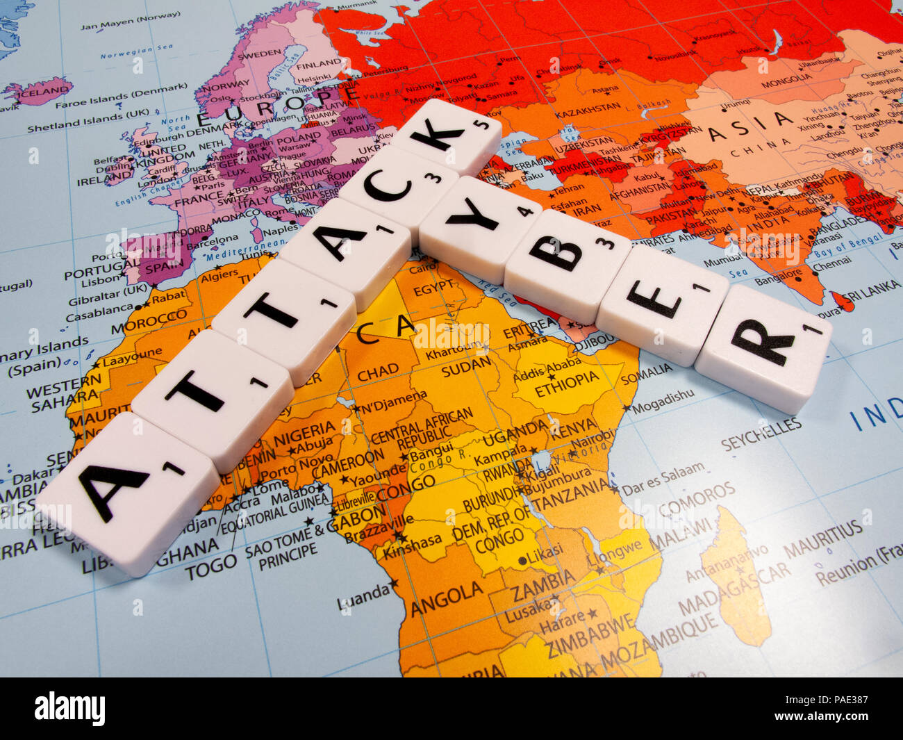 Hackers and map hi-res stock photography and images - Alamy