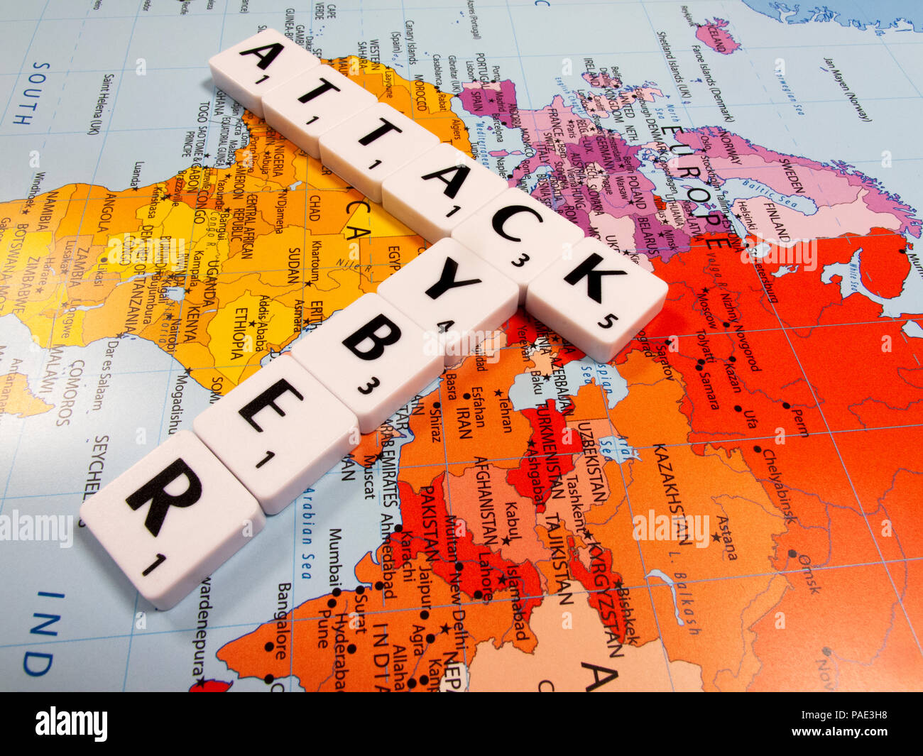 Hackers and map hi-res stock photography and images - Alamy