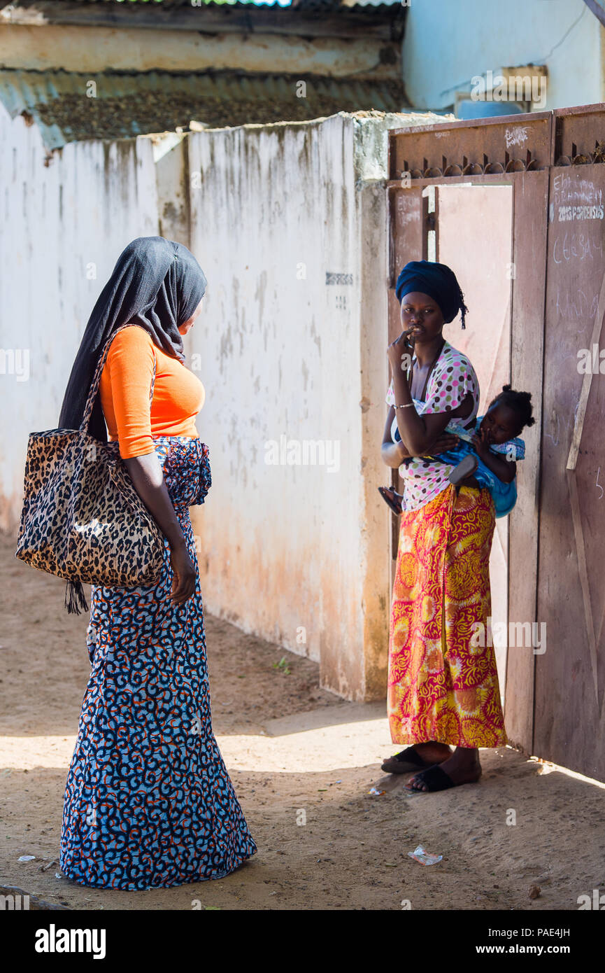 Gambian Women Stock Photos & Gambian Women Stock Images - Page 3 - Alamy