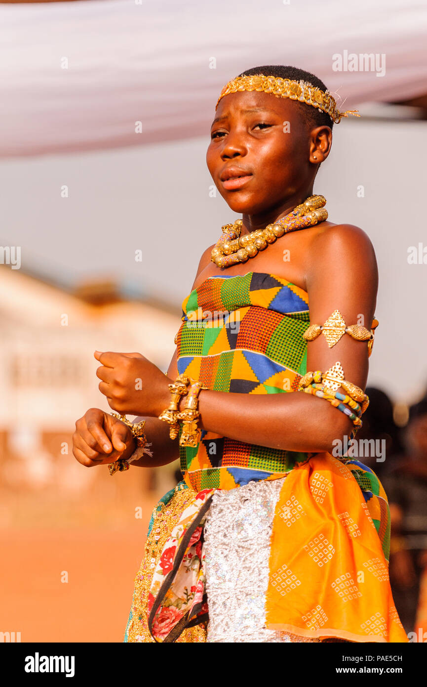 Ghana girl dancer hi-res stock photography and images - Alamy