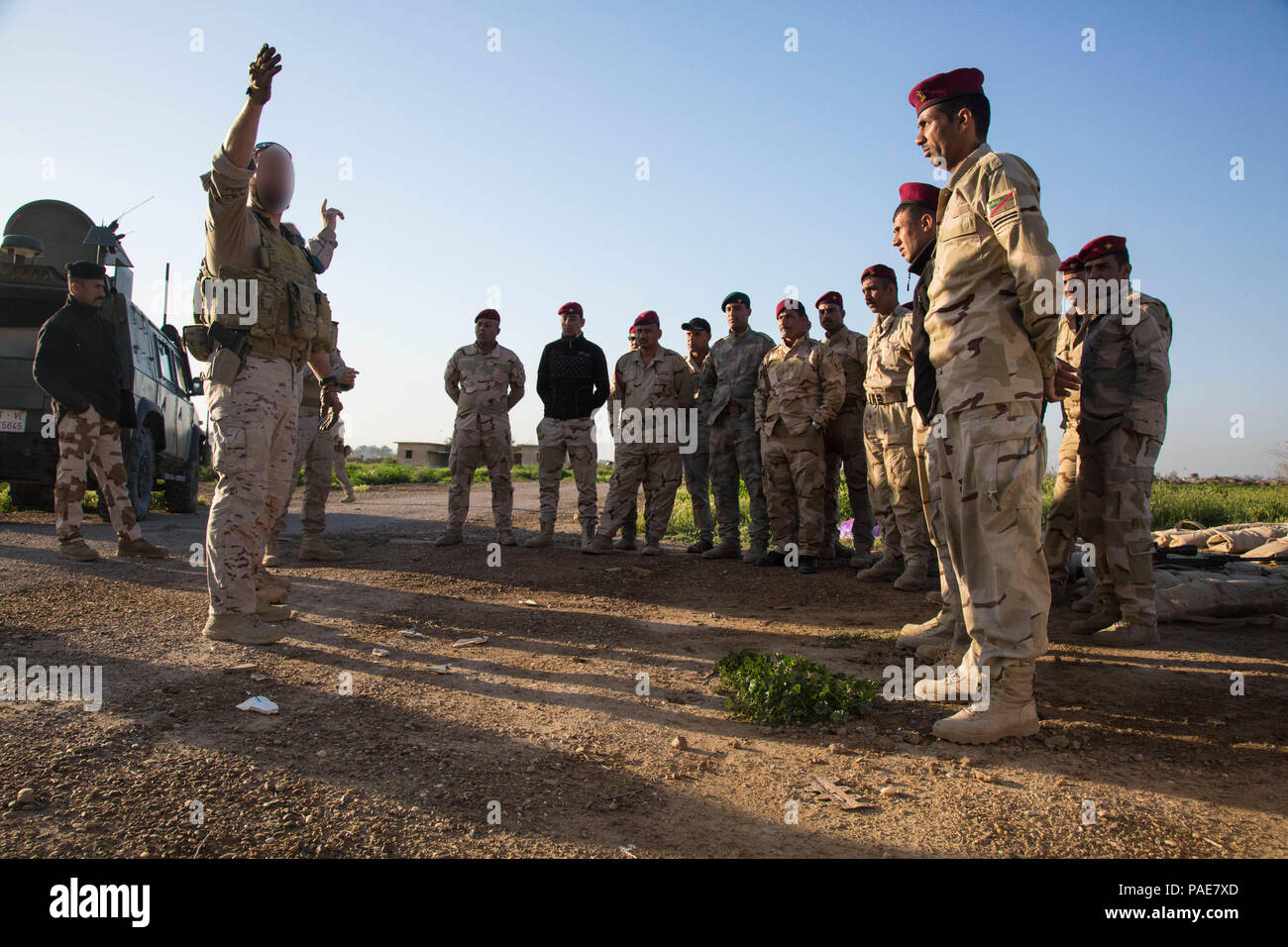 Spanish soldiers assigned to Task Group 431, Special Operations ...