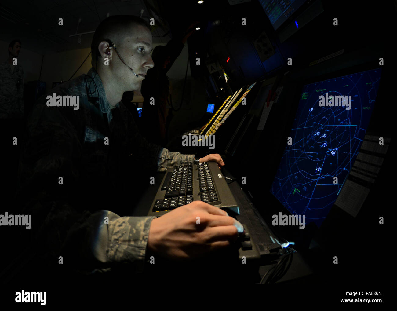 Air traffic controllers radar approach control hi-res stock photography ...