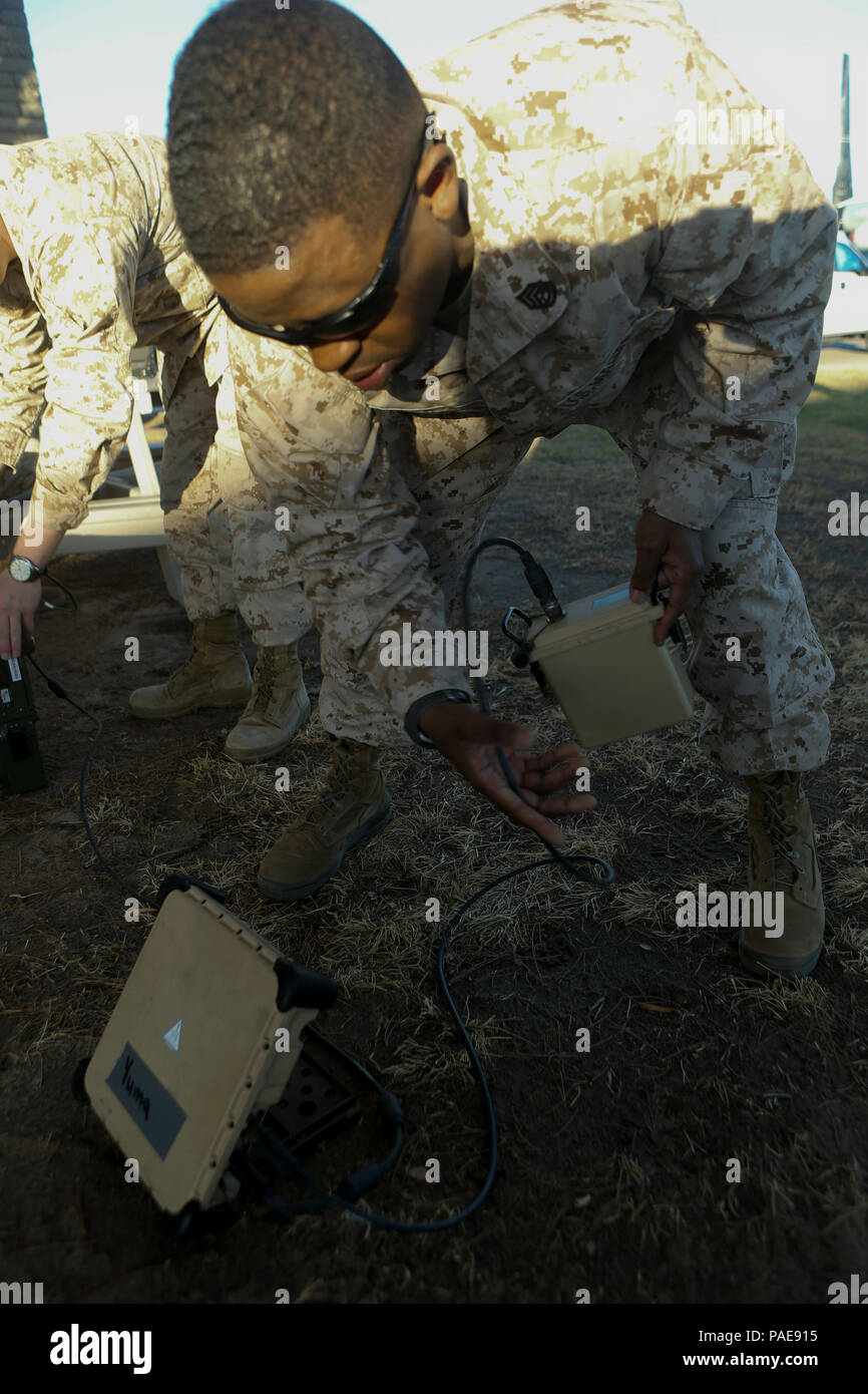 Adaptive networking wideband waveform 117g hi-res stock photography and ...