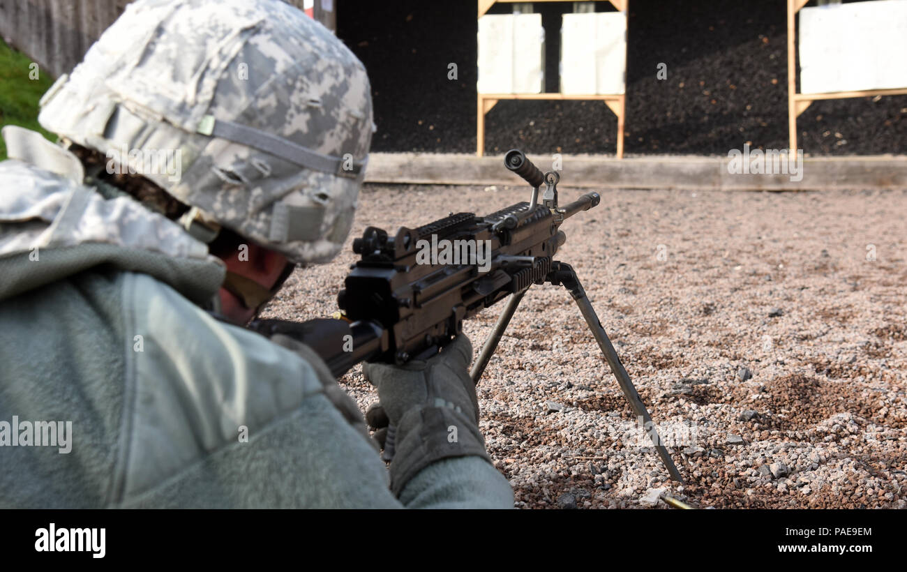 Soldiers from 66th Military Intelligence Brigade conducted M249 Rifle ...