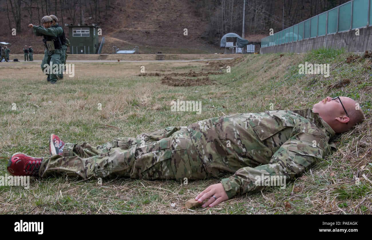 Republic of Korea (ROK) UDT/SEALs approach U.S. Navy Aerographer's Mate ...