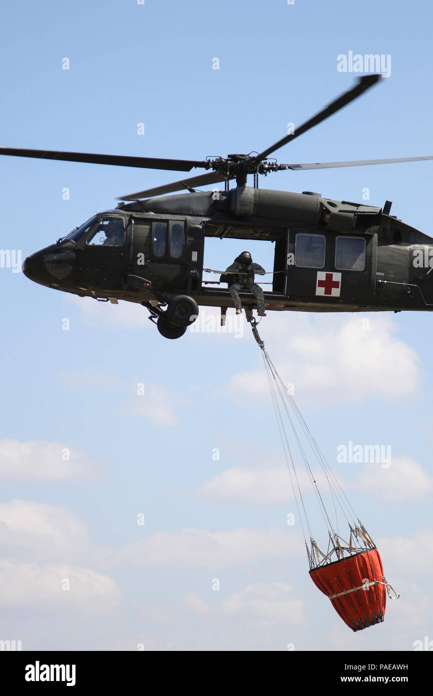 Four UH-60 Black Hawk helicopters piloted and crewed by Soldiers with ...