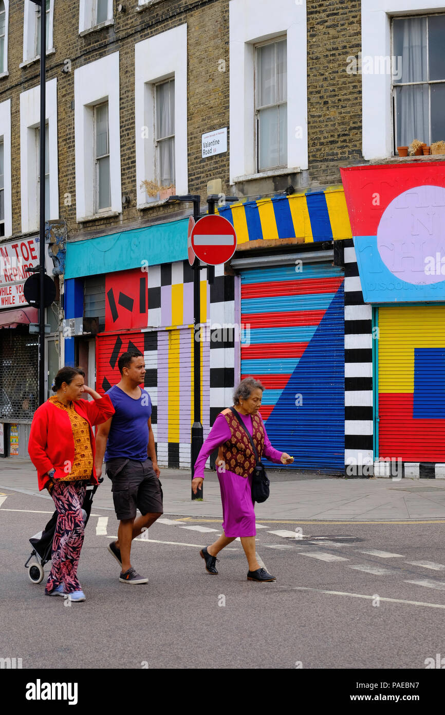 Well street hi-res stock photography and images - Alamy