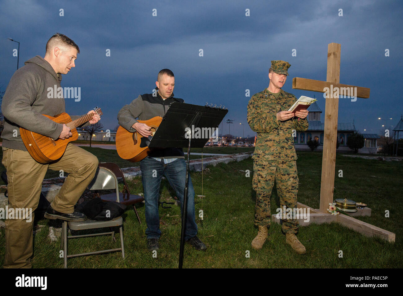 U.S. Service members give praise by song during an Easter sunrise ...