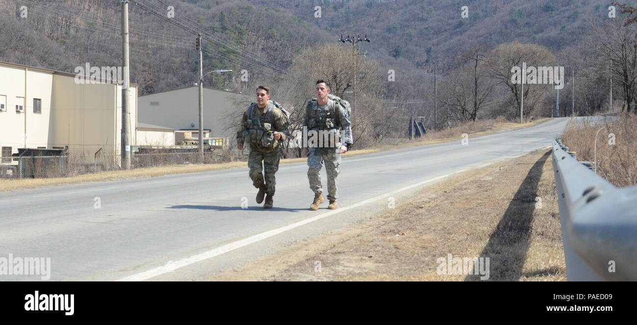 1st Lt. Nicholas Kiser, platoon leader, Company A, 2nd Battalion, 5th ...