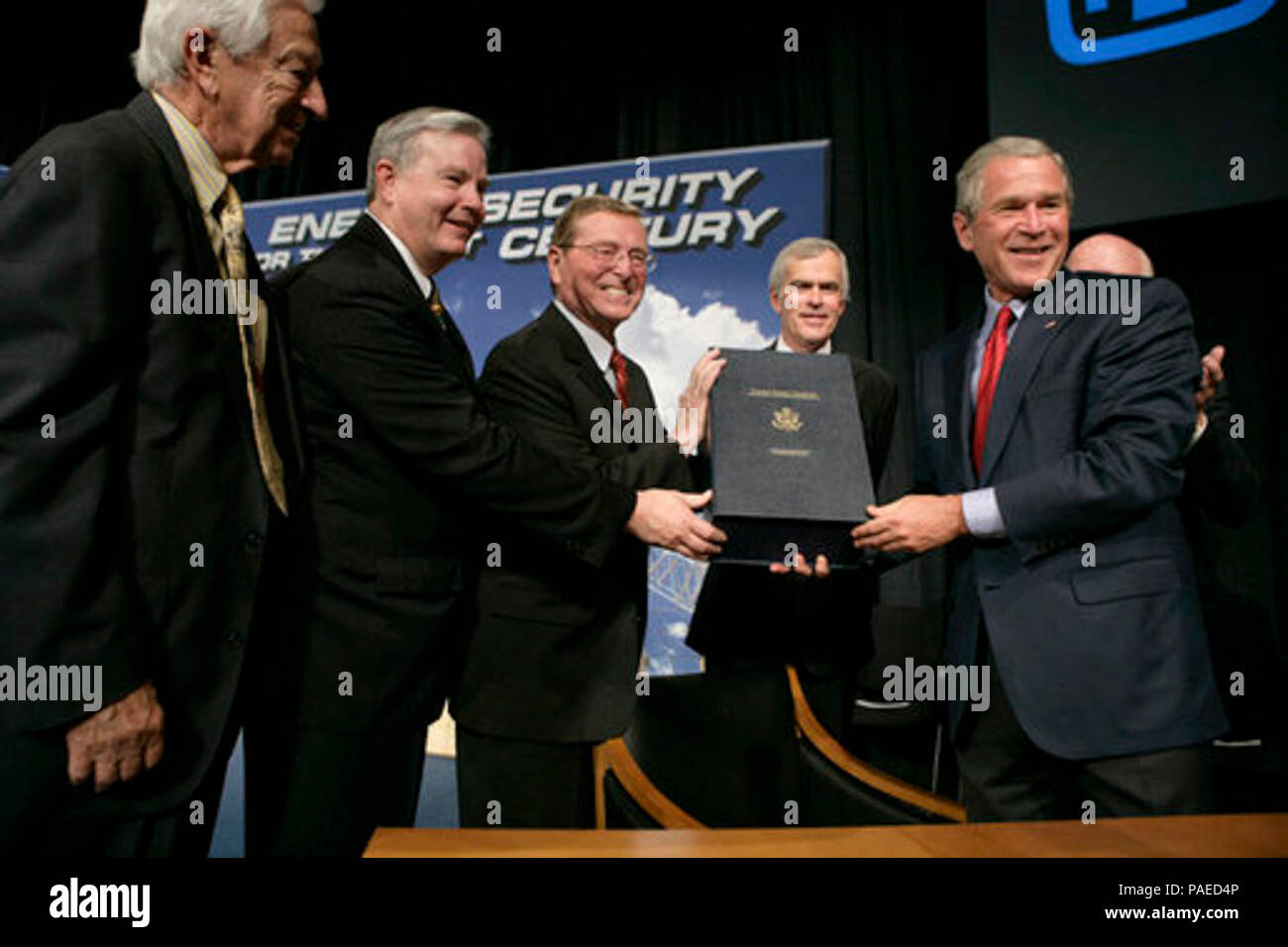 Energy policy act bush hi-res stock photography and images - Alamy