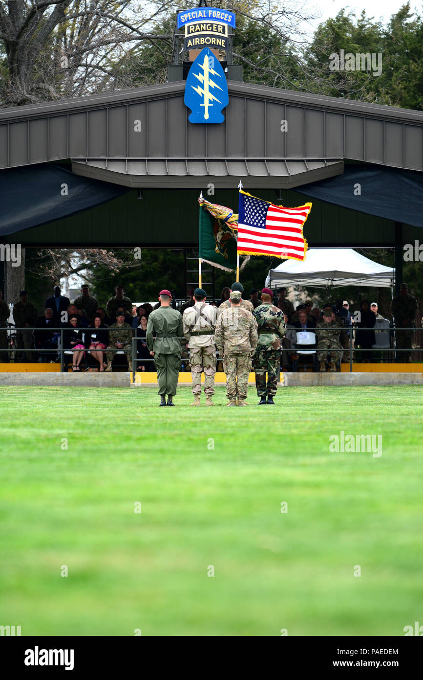 The American flag and the 5th Special Forces Group (Airborne) colors ...