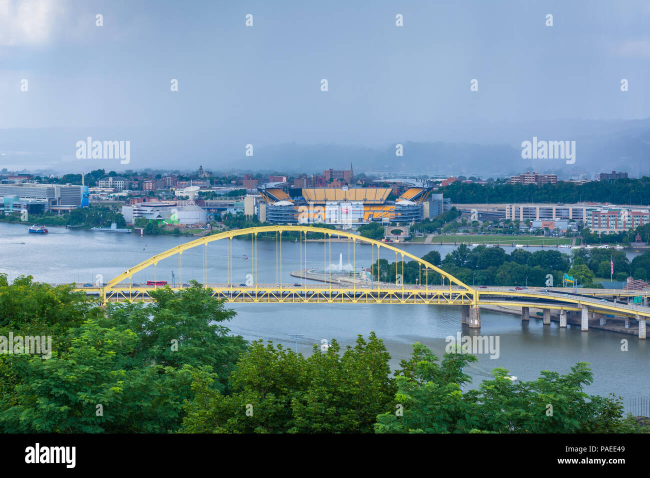 Fort Pitt Bridge, in Pittsburgh, Pennsylvania Stock Photo - Alamy