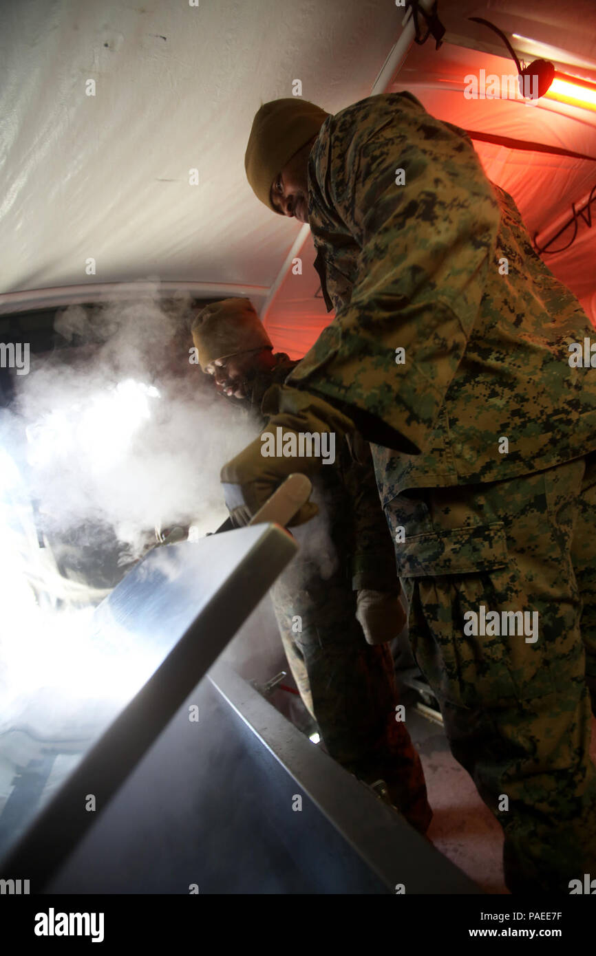 Expeditionary field kitchen hi-res stock photography and images - Alamy