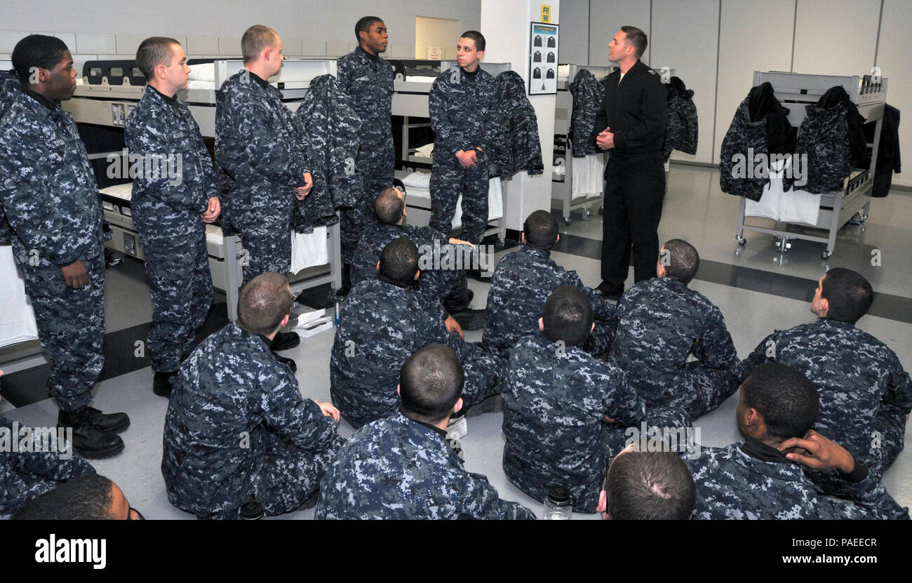 Cryptologic Technician Collection 1st Class James R. Lee Jr. (right ...