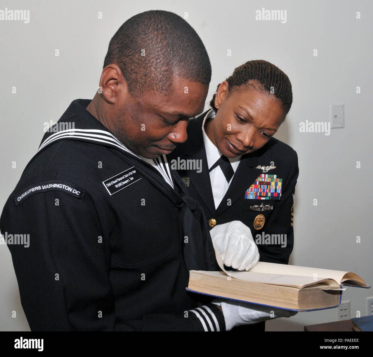 Fleet master chief april beldo right hi-res stock photography and ...