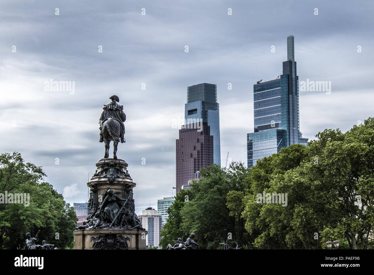 Washington statue independence hall philadelphia hi-res stock ...