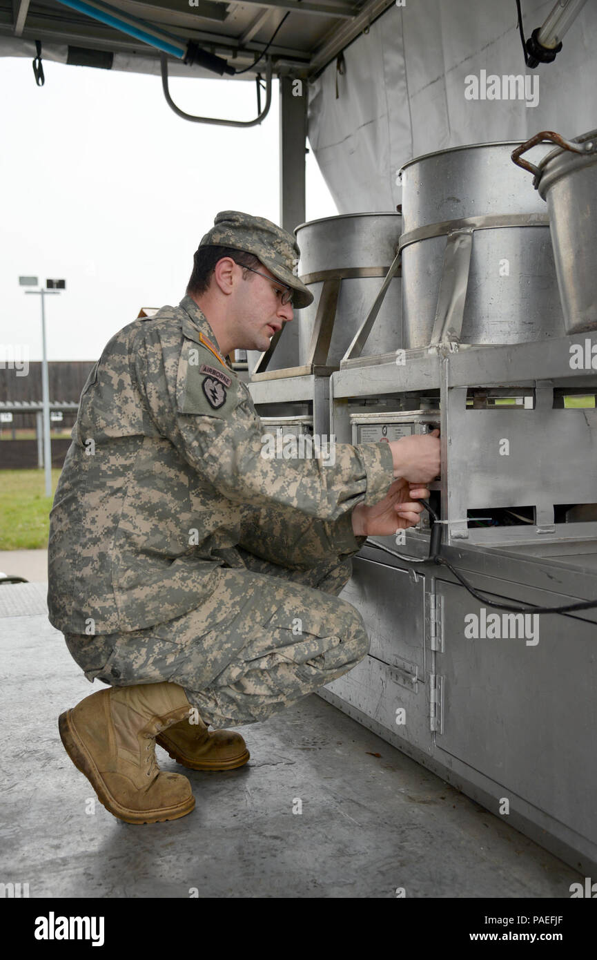Tray rations hi-res stock photography and images - Alamy