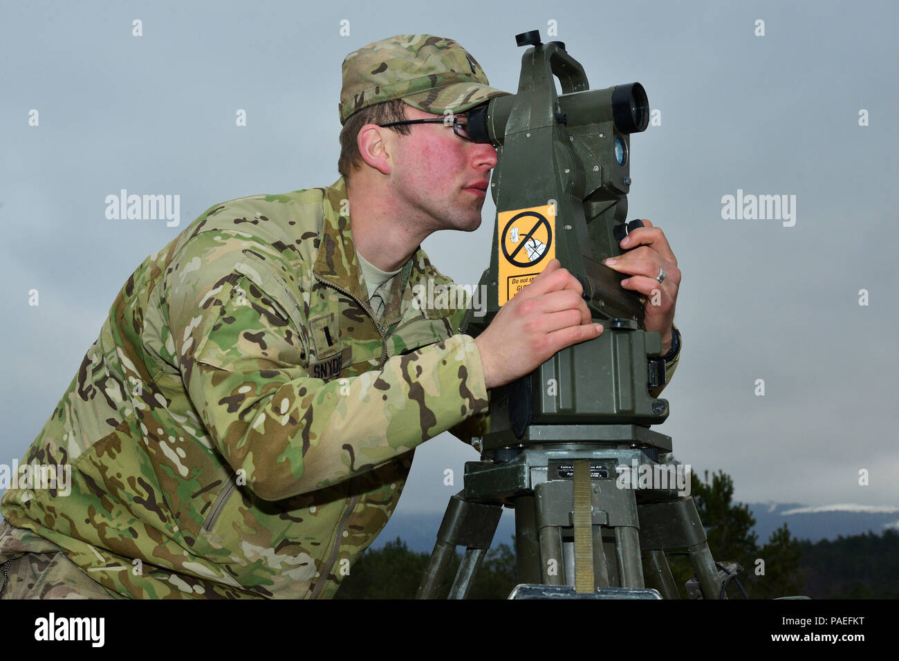 Gun positioning hi-res stock photography and images - Alamy