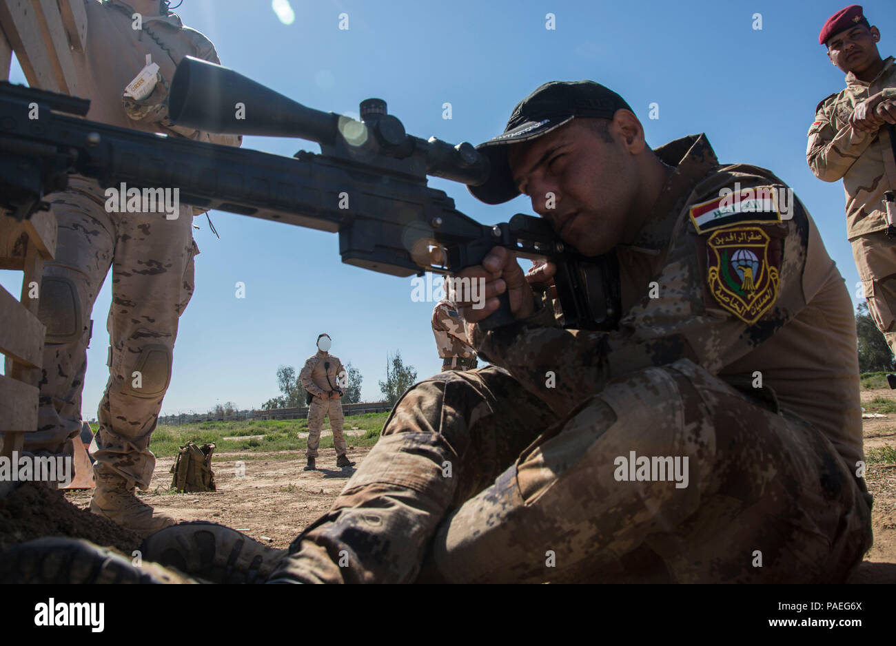 Spanish soldiers assigned to Task Group 431, Special Operations ...