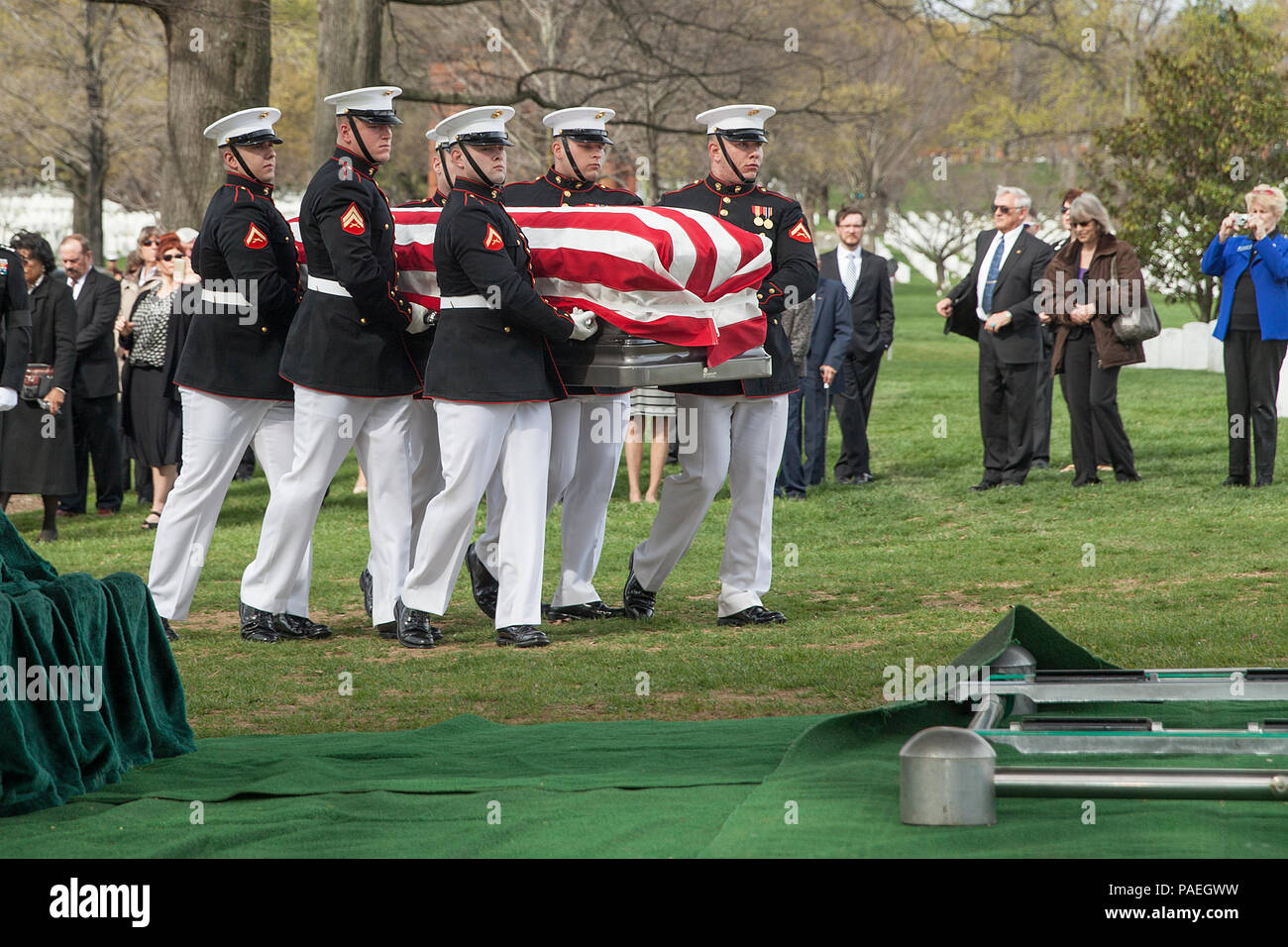 Body Bearers with Marine Barracks Washington carry a casket through ...
