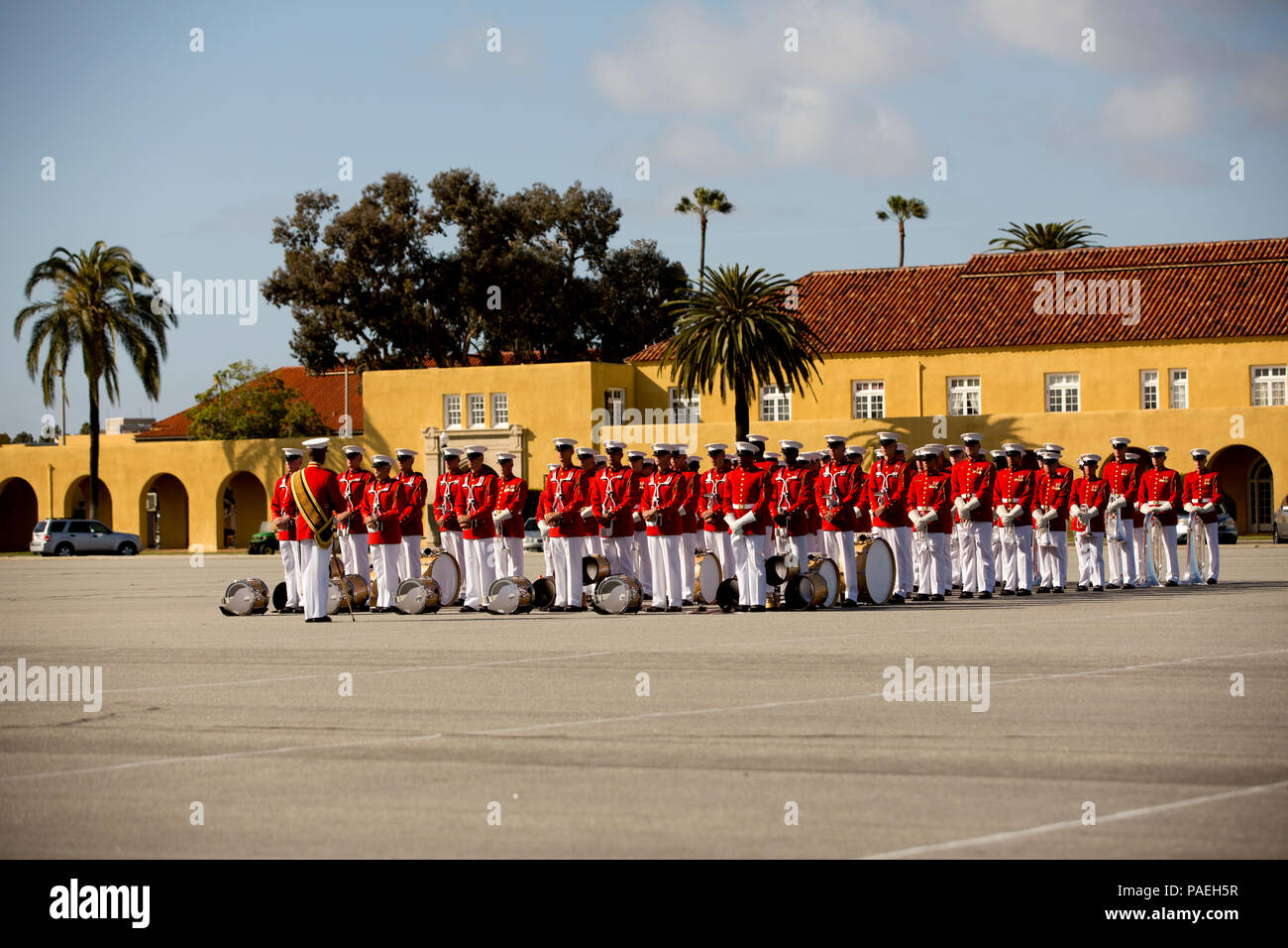 U.S. Marines with Marine Drum and Bugle Corps, Battle Color Detachment ...