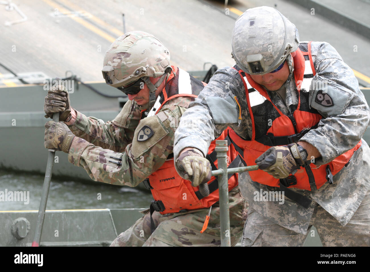 U.S. Army Spcs. Michael Fereira and Jeff Mann of the California Army ...