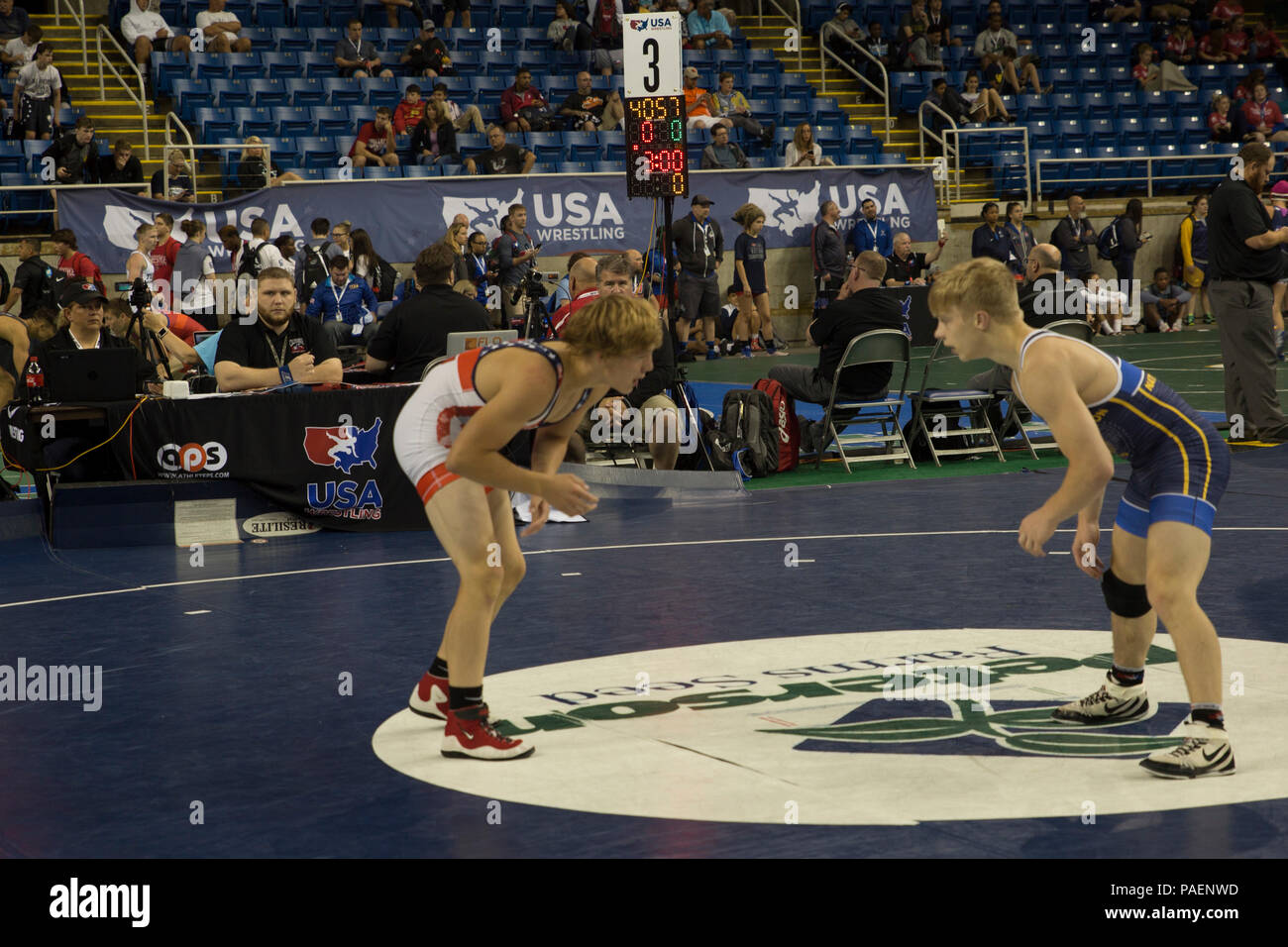 Wrestling high school match hi-res stock photography and images - Alamy