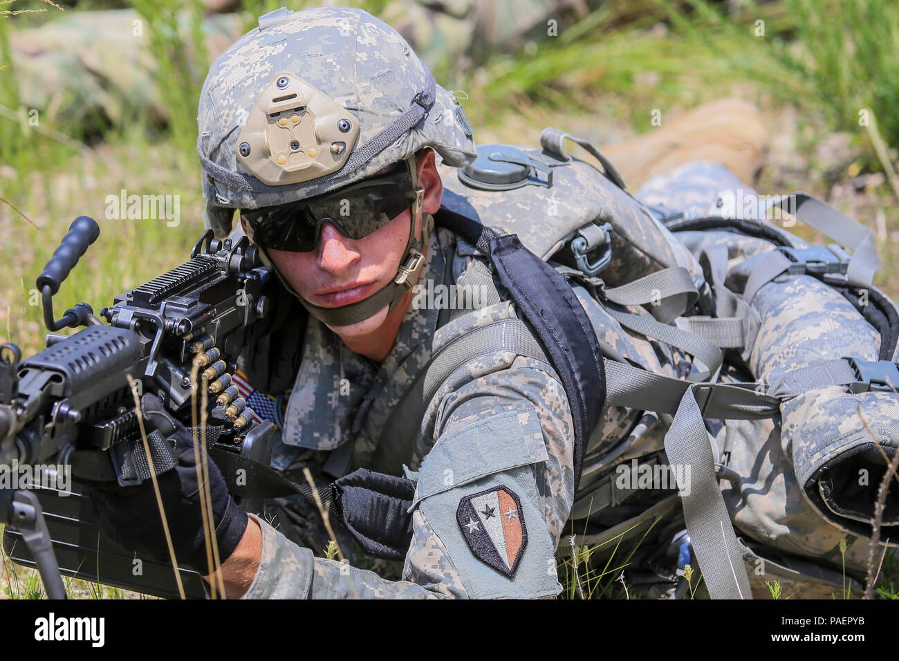 A U.S. Army National Guard M249 gunner from Bravo Company, 1st ...