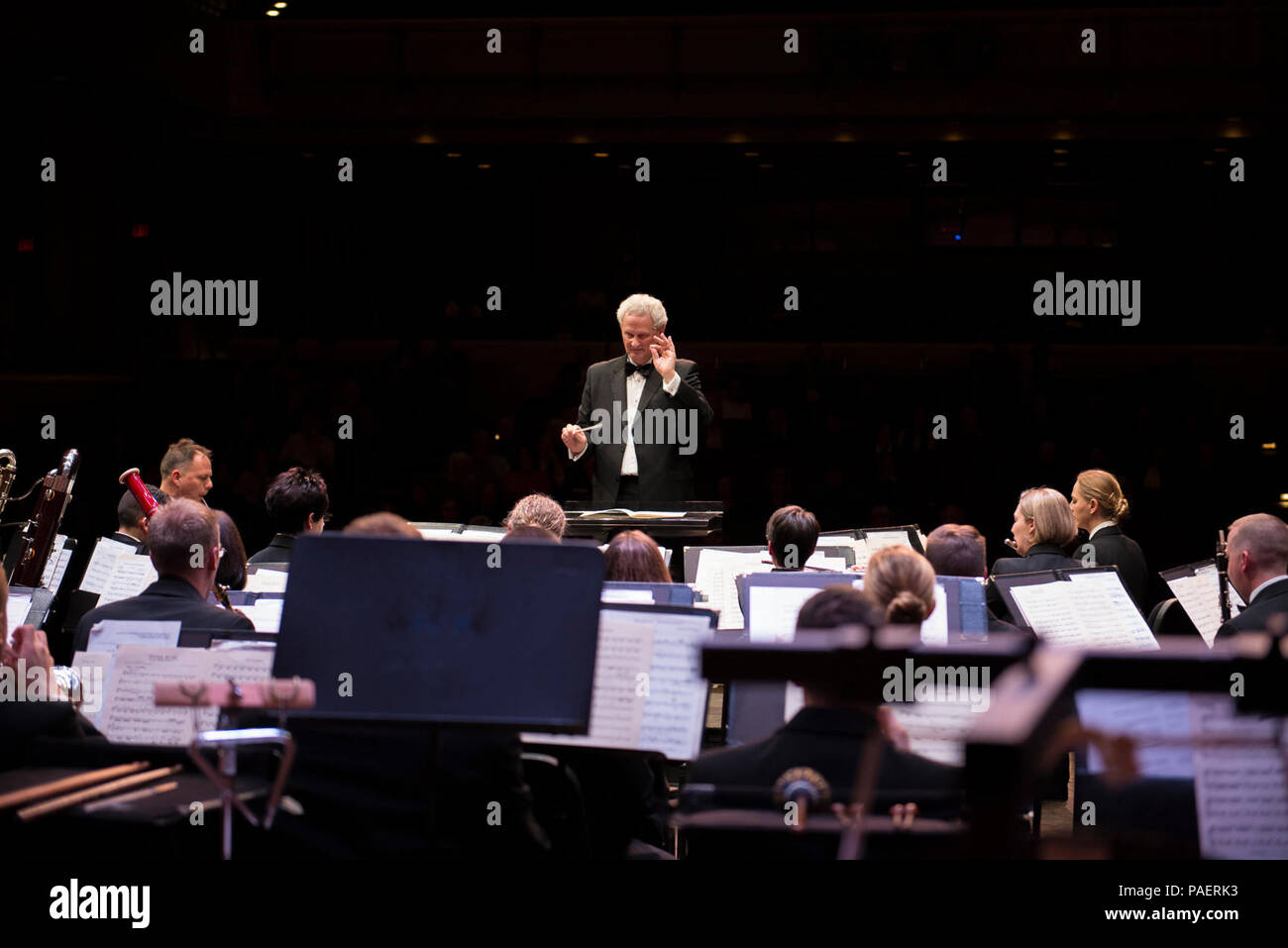 ALEXANDRIA, VA (Jan. 27, 2018) Dr. Mitchell Arnold conducts the US Navy ...